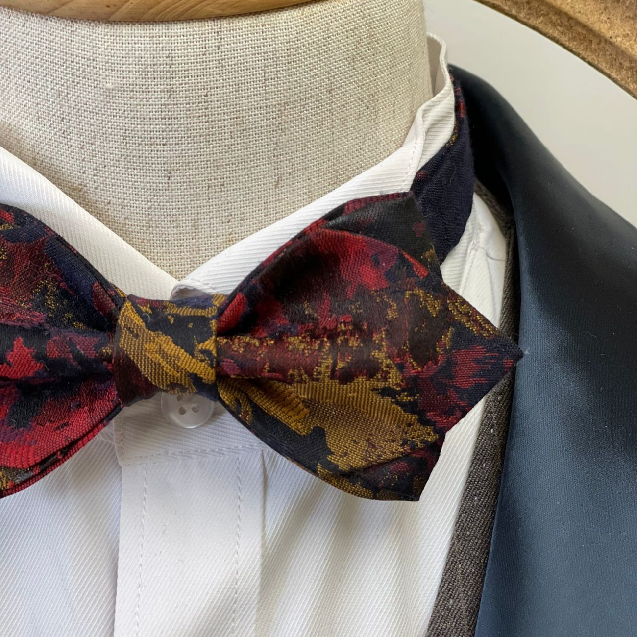 Abstract Mixed color Pointed Bow Tie – LOUISE CASTLE HONG KONG